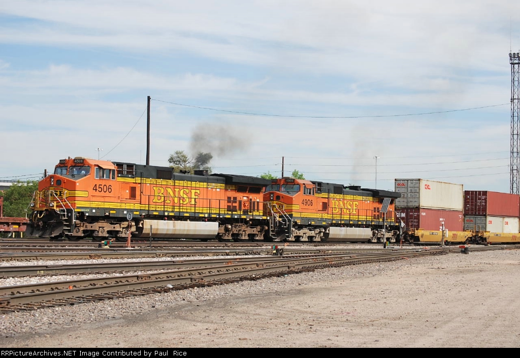 BNSF 4506 Point On A Container Train